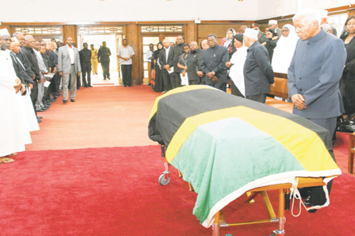 JK leads hundreds in Kigoda’s burial | The Citizen
