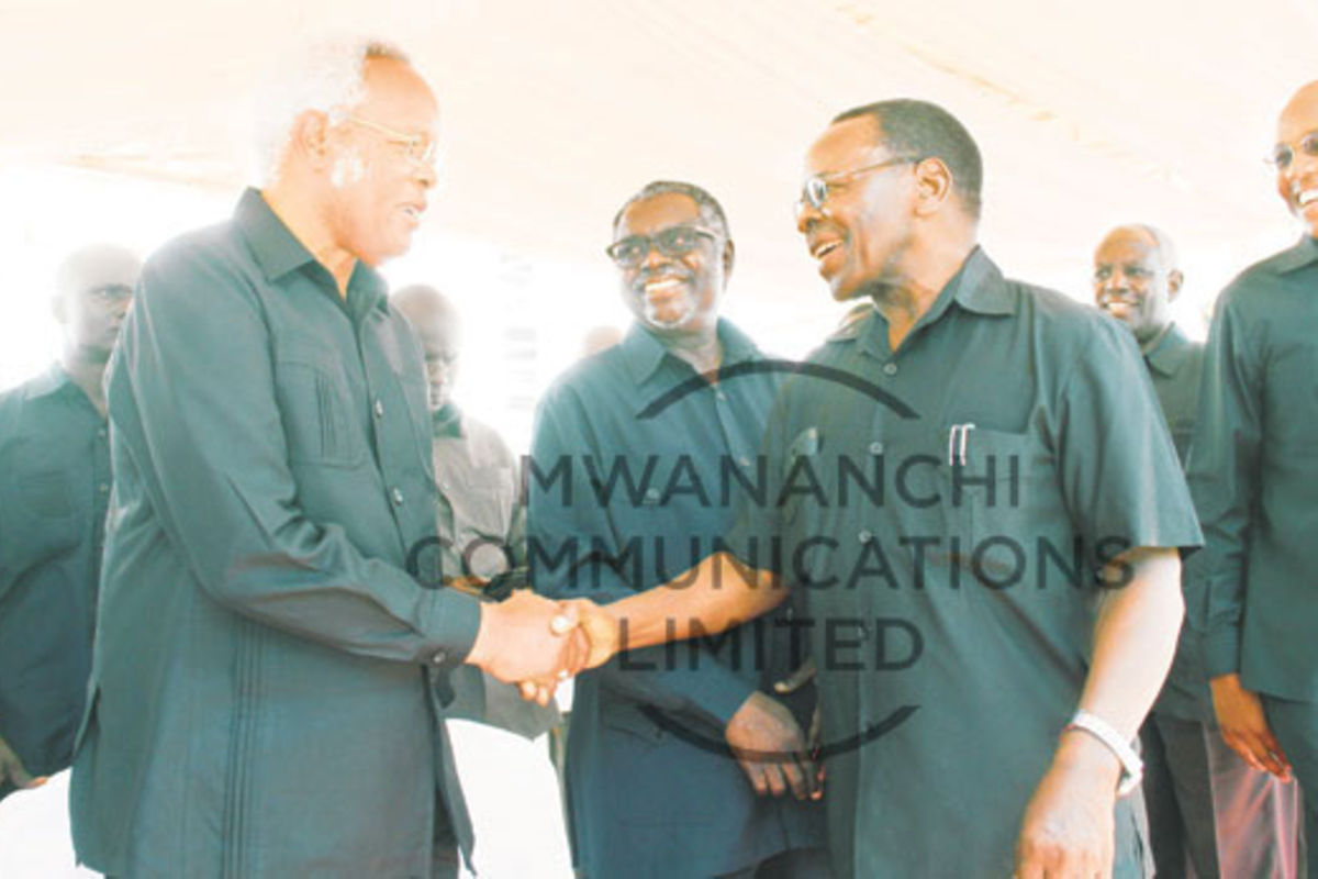 Lowassa leads mourners at Makaidi burial in Dar | The Citizen