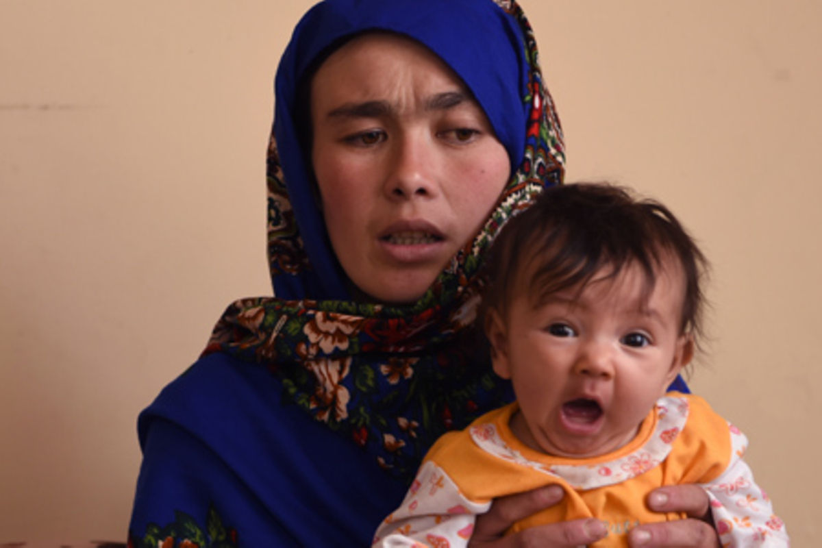 Afghan mum cradling baby during university exam goes viral | The Citizen