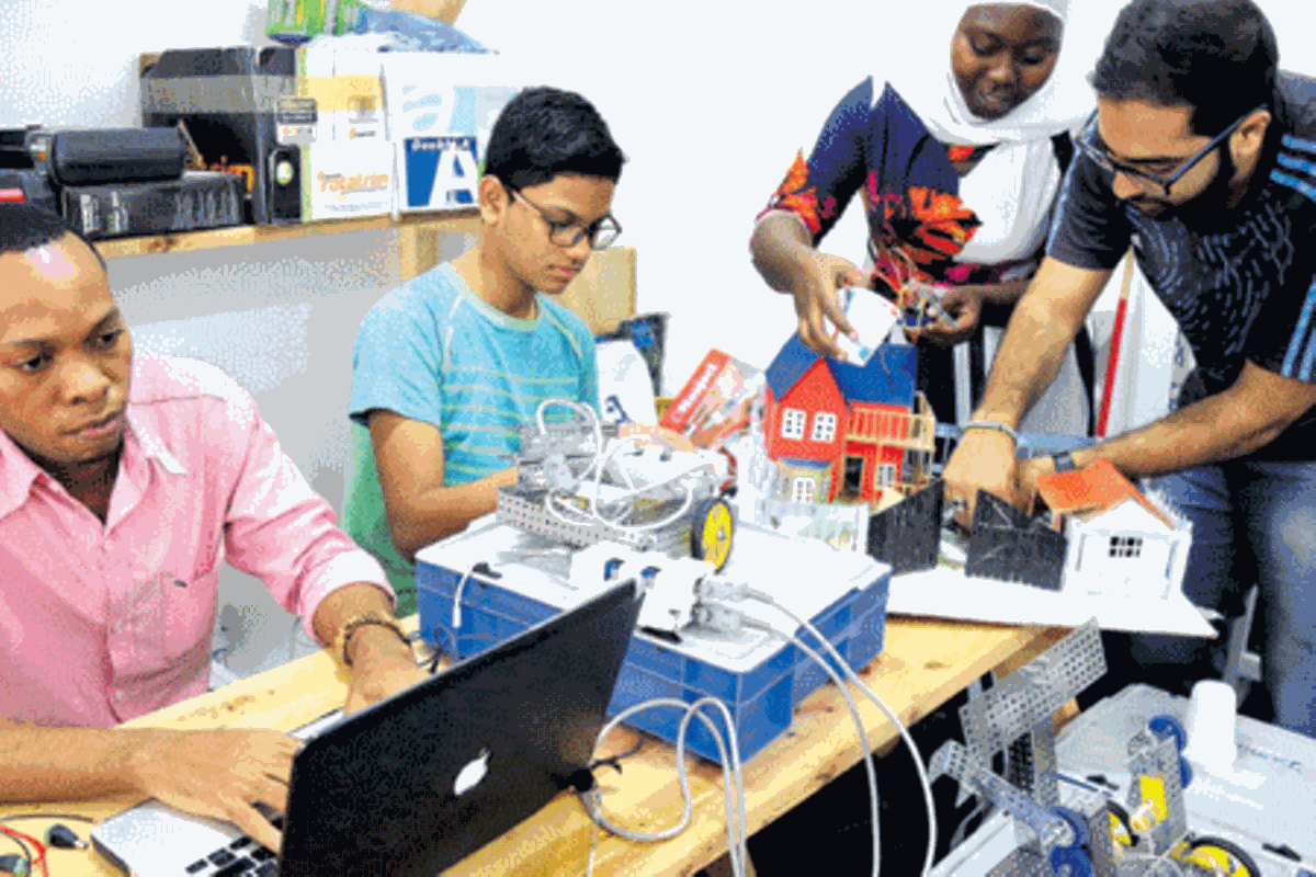Students learn to make robots at robotech labs | The Citizen