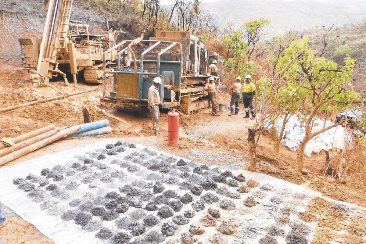5 graphite mining firms get licences | The Citizen