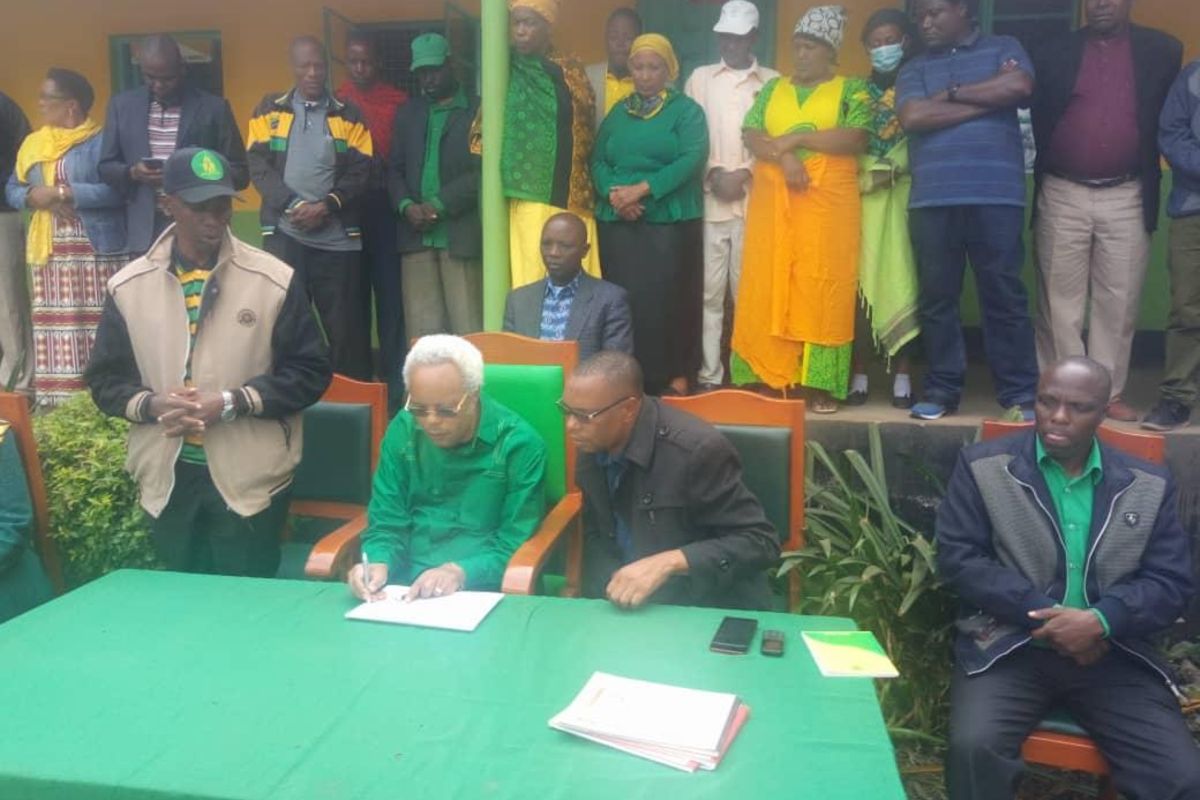 Former Premier Lowassa becomes one of President Magufuli’s guarantors ...