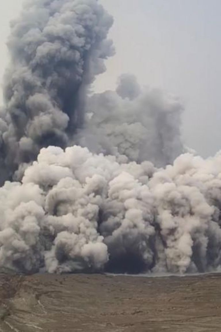 More than 2,000 flee as Philippine volcano spews toxic gas - The Citizen