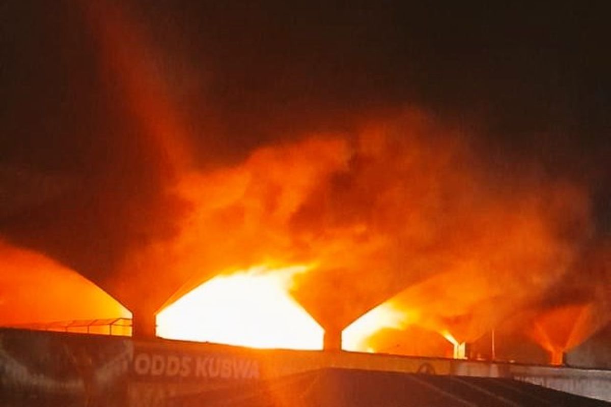 Fire burns down Dar's iconic Kariakoo market | The Citizen