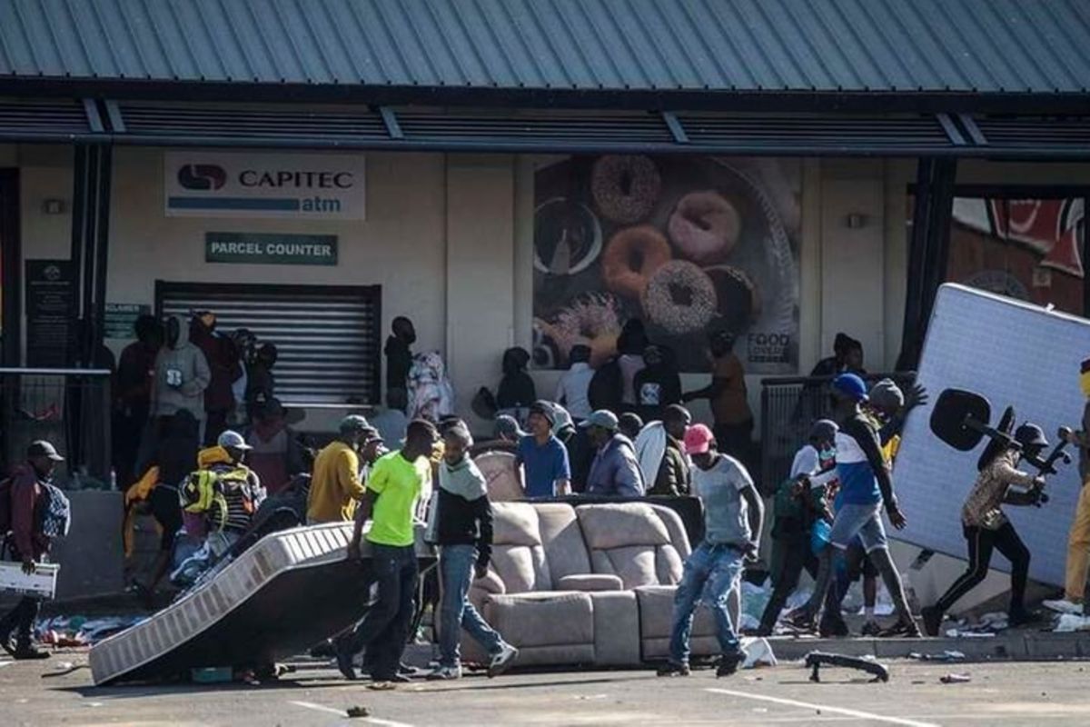 South Africa looters leave stripped shelves and the question: Why ...