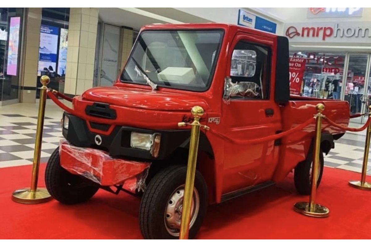 Costech meets Kipanya over his electric car | The Citizen