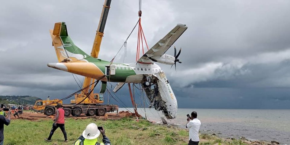 Precision Air plane wreckage pulled out of water | The Citizen