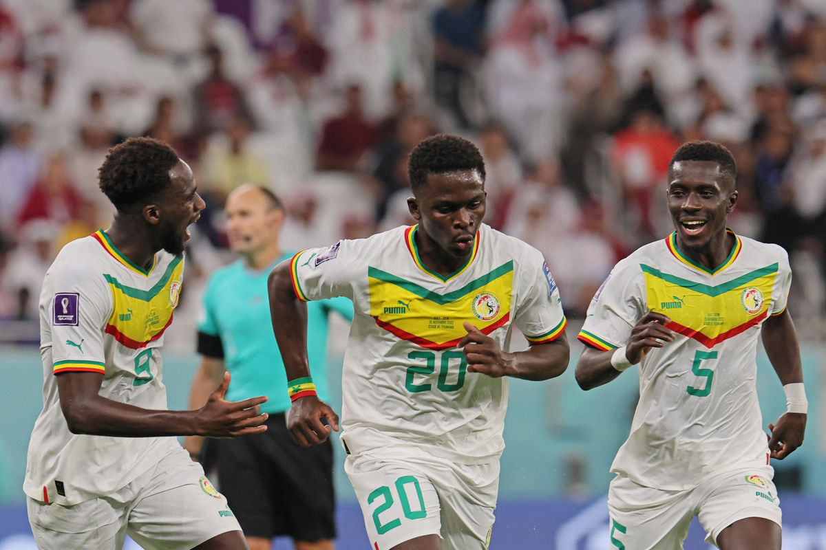 Senegal beat Qatar to leave World Cup hosts on brink of early exit ...