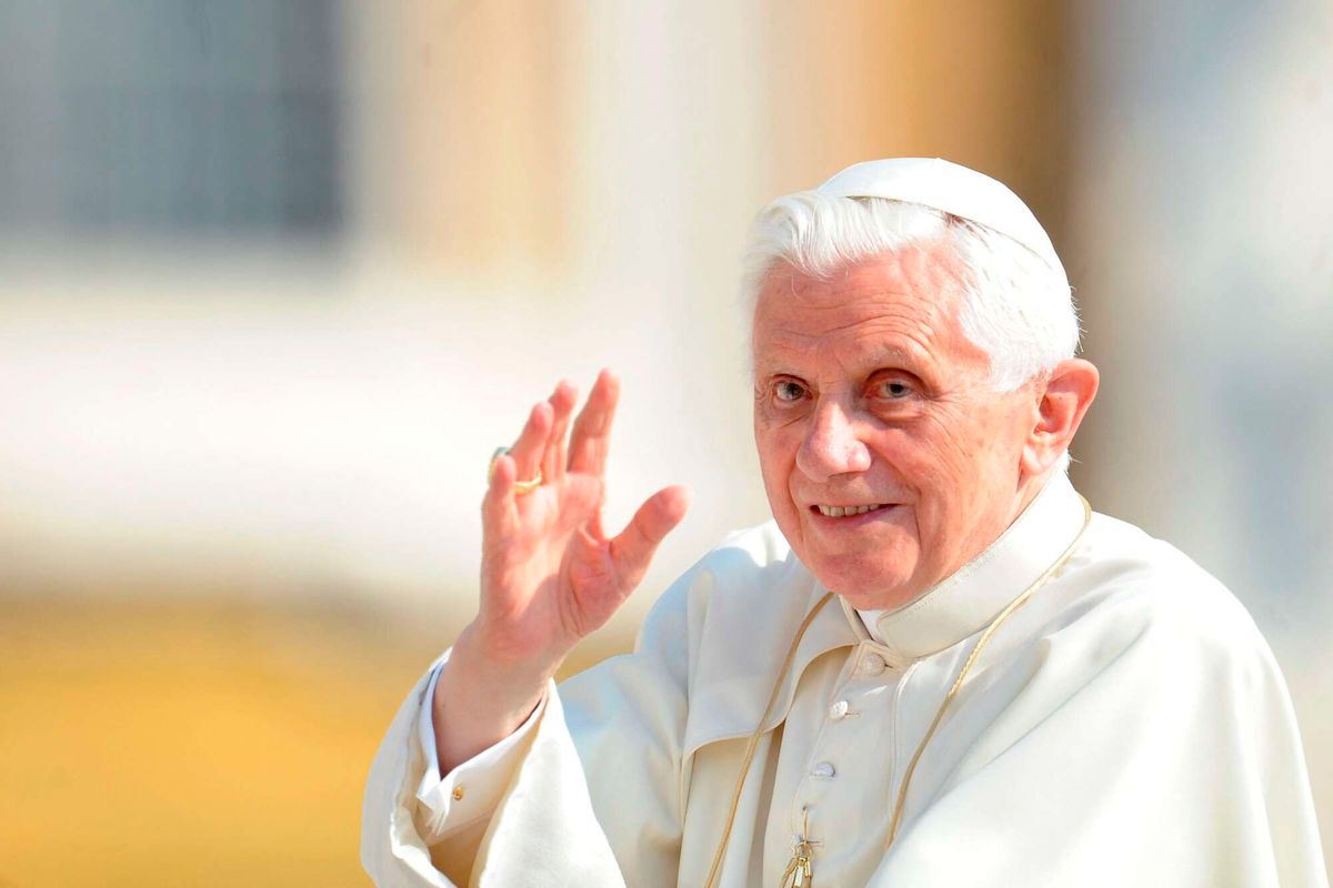 Catholics pay tribute to ex-pope Benedict at lying-in-state | The Citizen