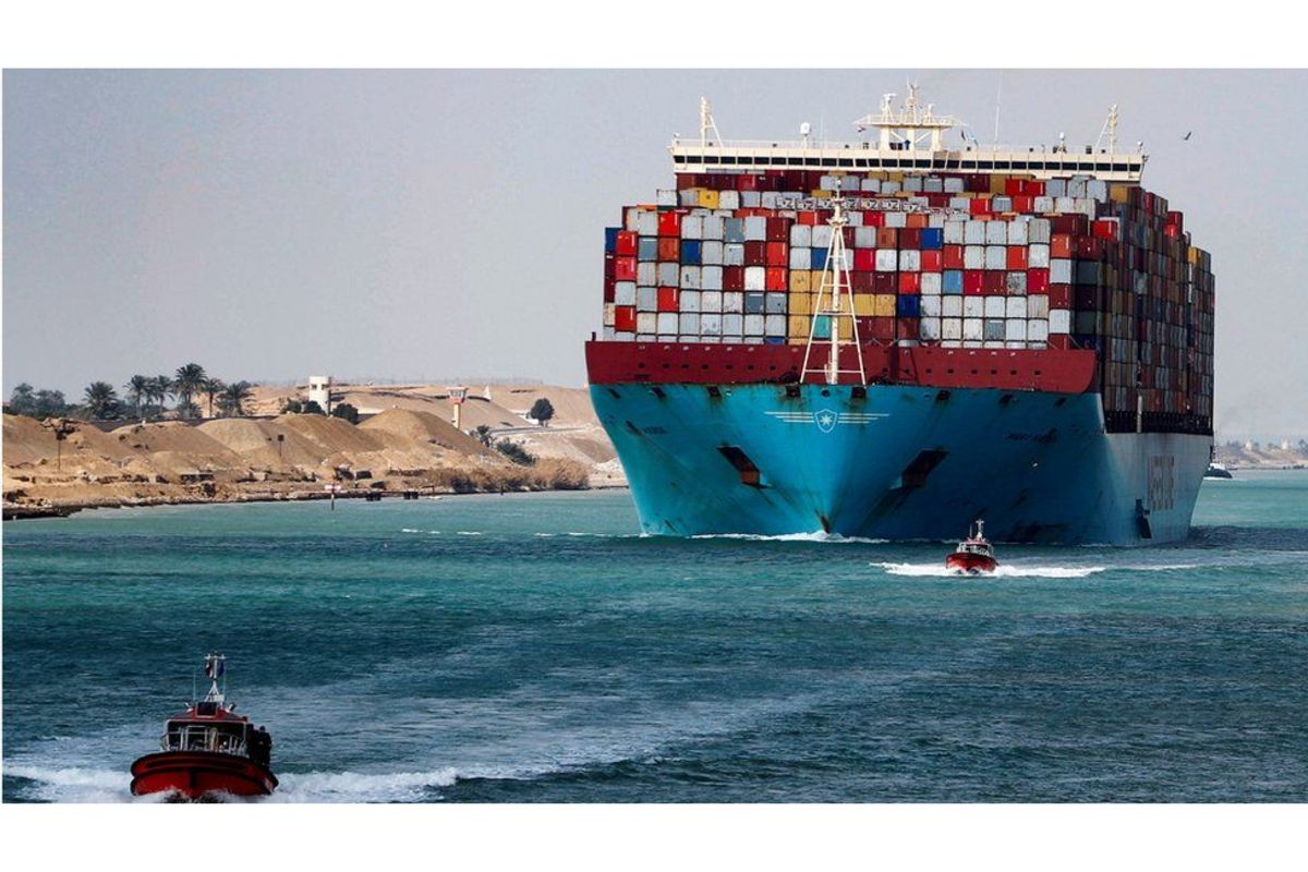 Cargo ship briefly grounded in Egypt's Suez Canal | The Citizen