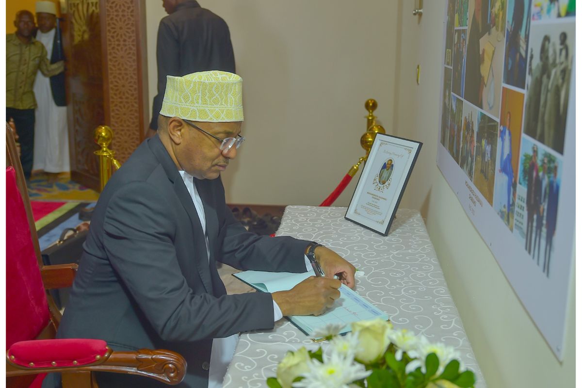 President Mwinyi leads hundreds at Raza's last funeral rites | The Citizen