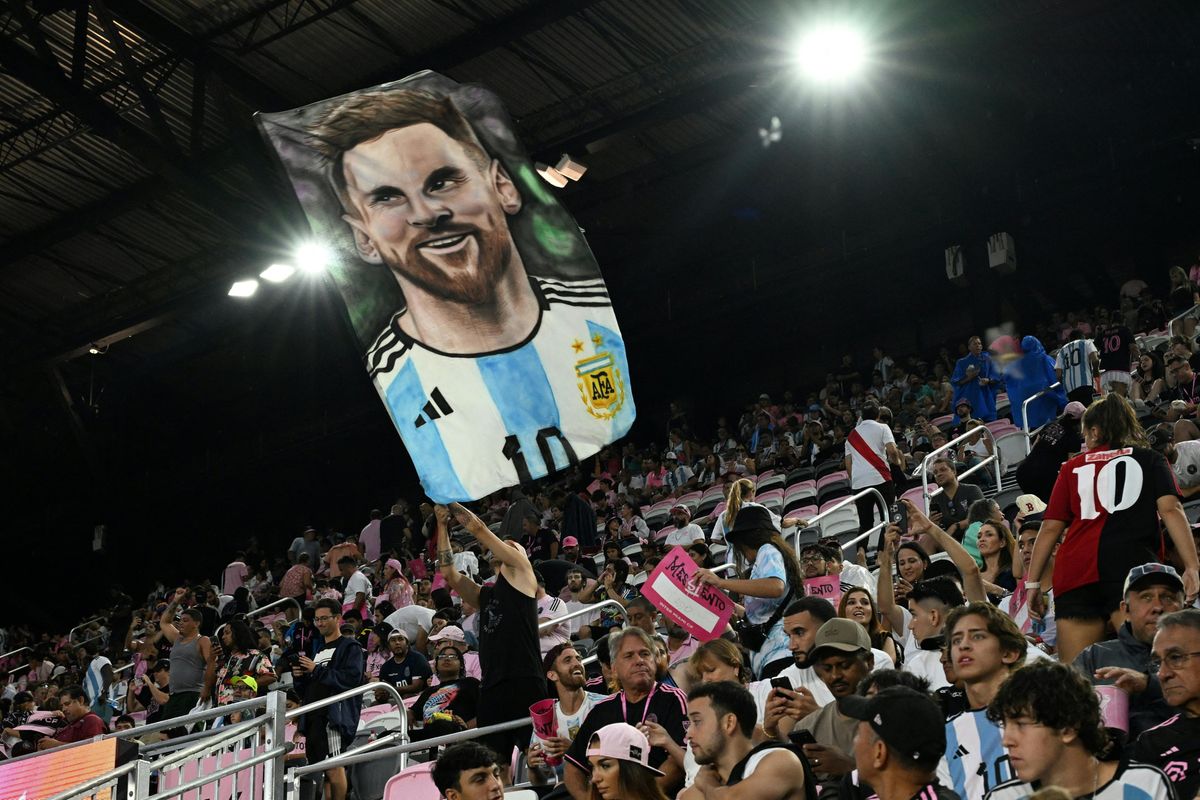 Messi hailed as 'America's number 10' as he greets rapturous Miami fans ...