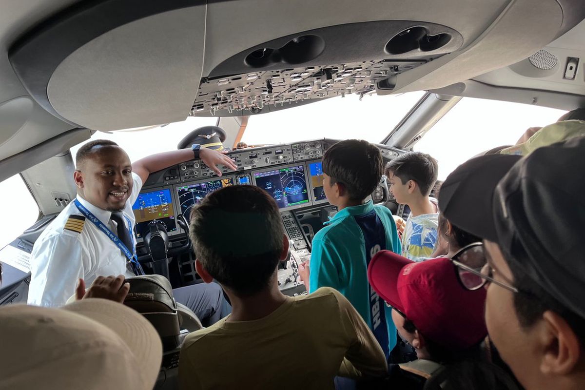 34 children tour ATCL’s Boeing 787-8 Dreamliner | The Citizen