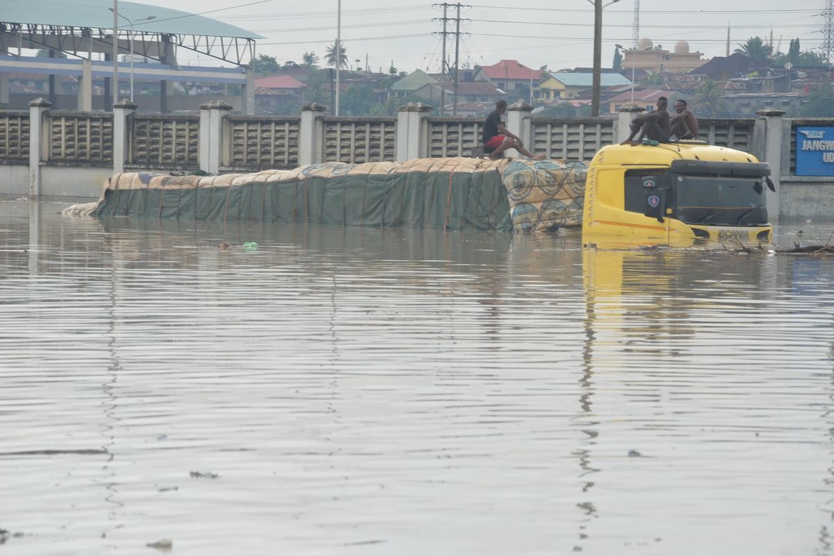 What should be done to address the recurrent problem of flooding in Dar ...