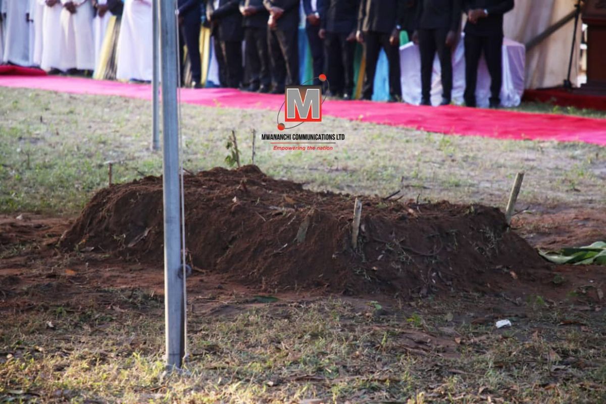 Former Tanzanian president Ali Hassan Mwinyi laid to rest in Zanzibar ...