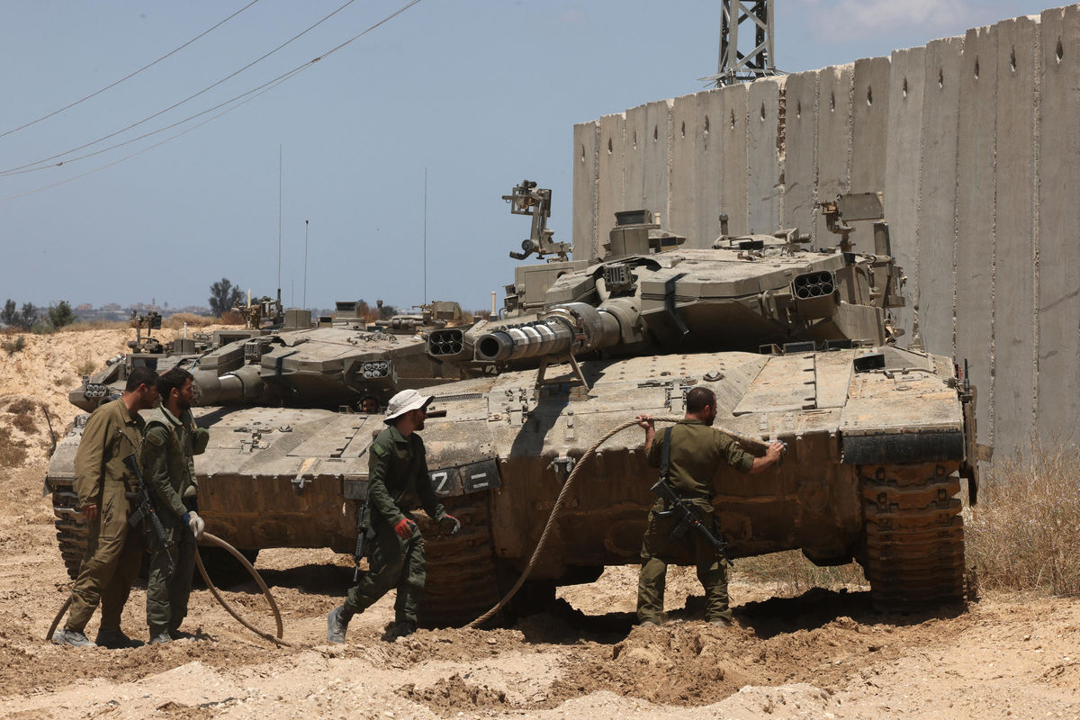 Israel sends tanks into Rafah and seizes key crossing | The Citizen