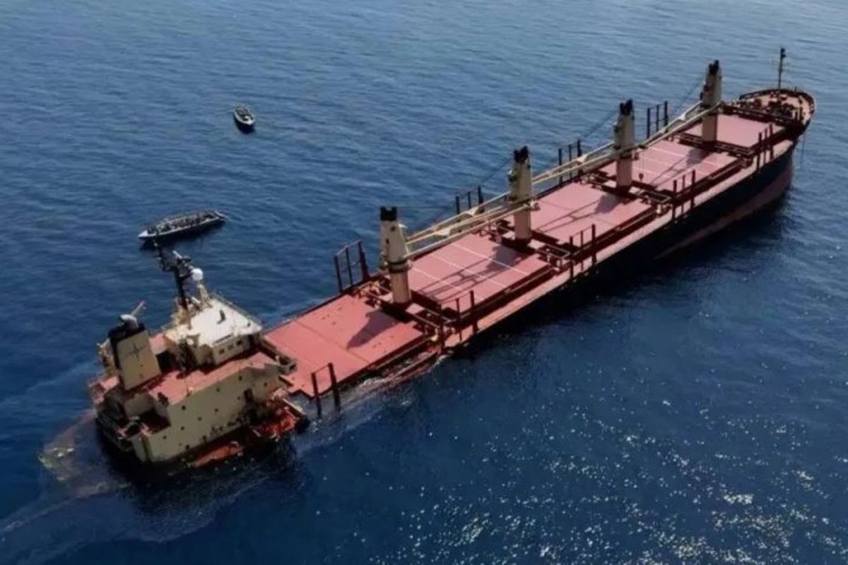 Merchant ship hit in Red Sea off Yemen | The Citizen