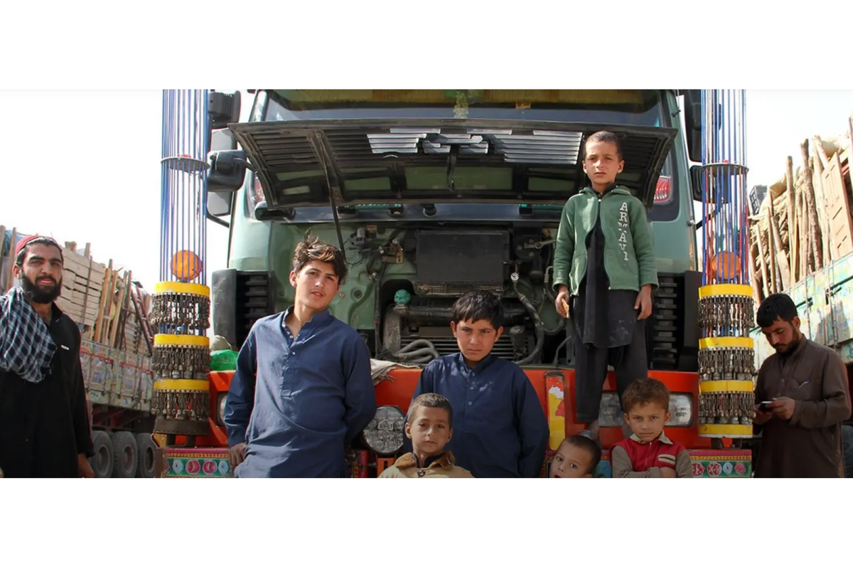 Afghan Refugees’ property looted and expelled in Pakistan: Officials ...