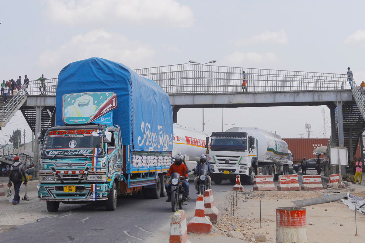 Dar es Salaam’s pedestrian bridges evolve into social hangouts, photo hotspots | The Citizen
