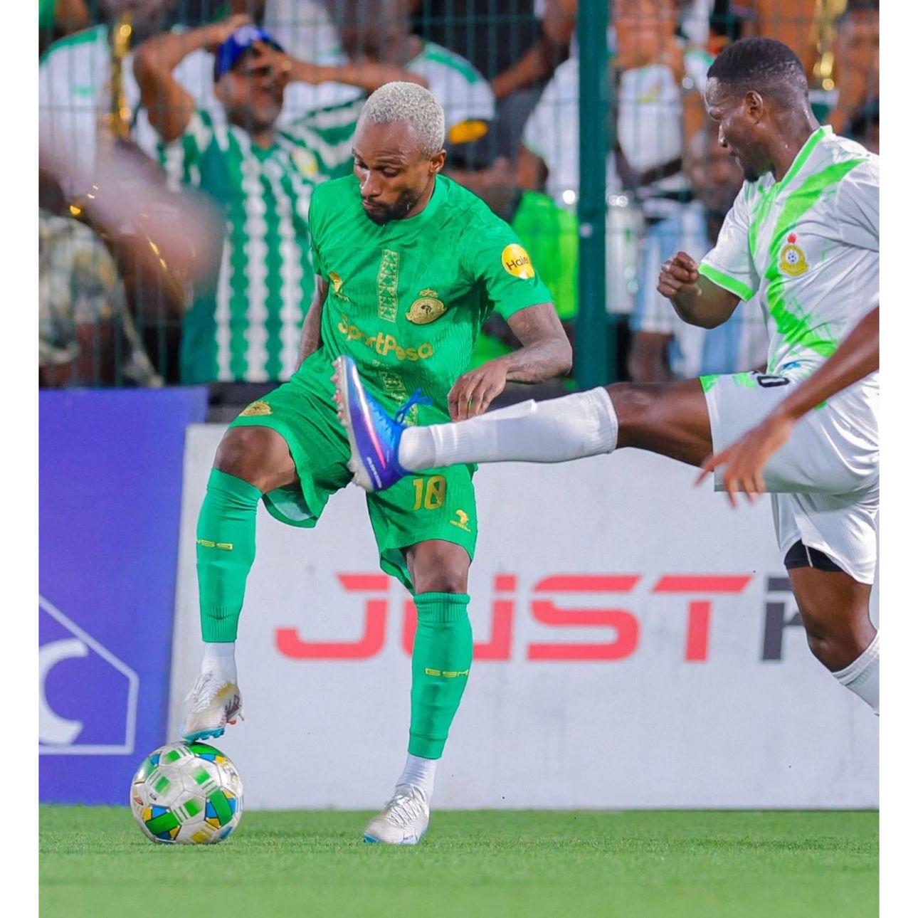 Yanga, Azam FC stay unbeaten as league title race heats up | The Citizen